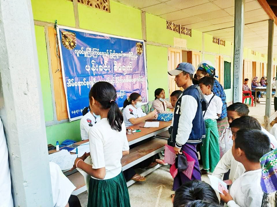 နတ်မောက်မြို့နယ်တွင် ပန်းခင်းစီမံချက်ဖြင့် နိုင်ငံသားစိစစ်ရေးကတ် ၅၄၄၀